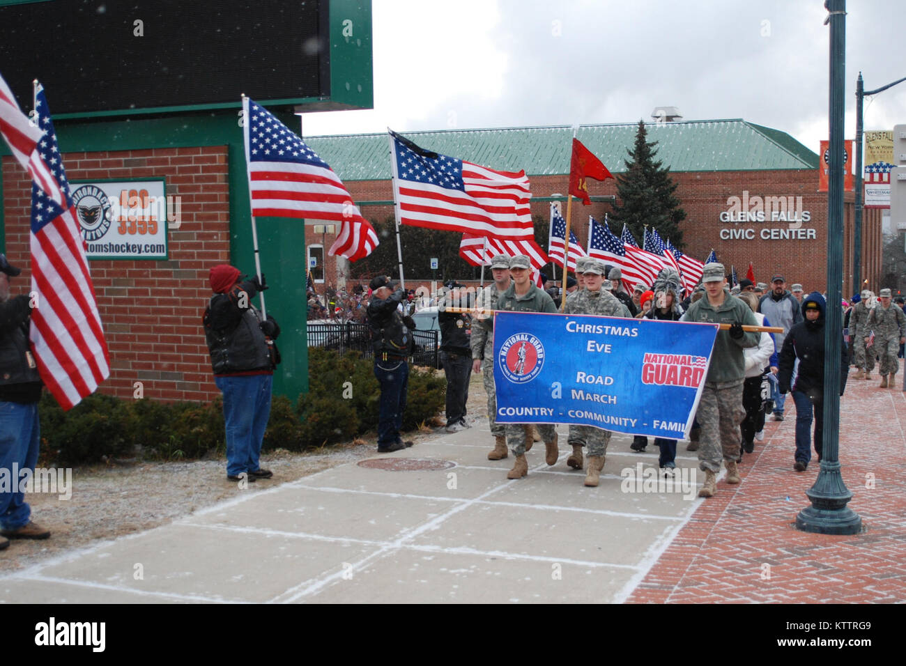 New York Army National Guard Soldiers from the 466th Area Support ...