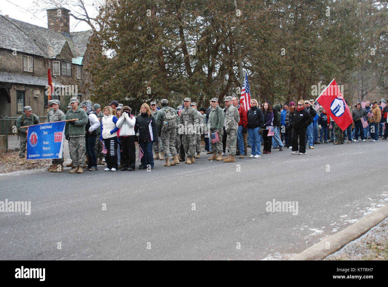 New York Army National Guard Soldiers from the 466th Area Support ...