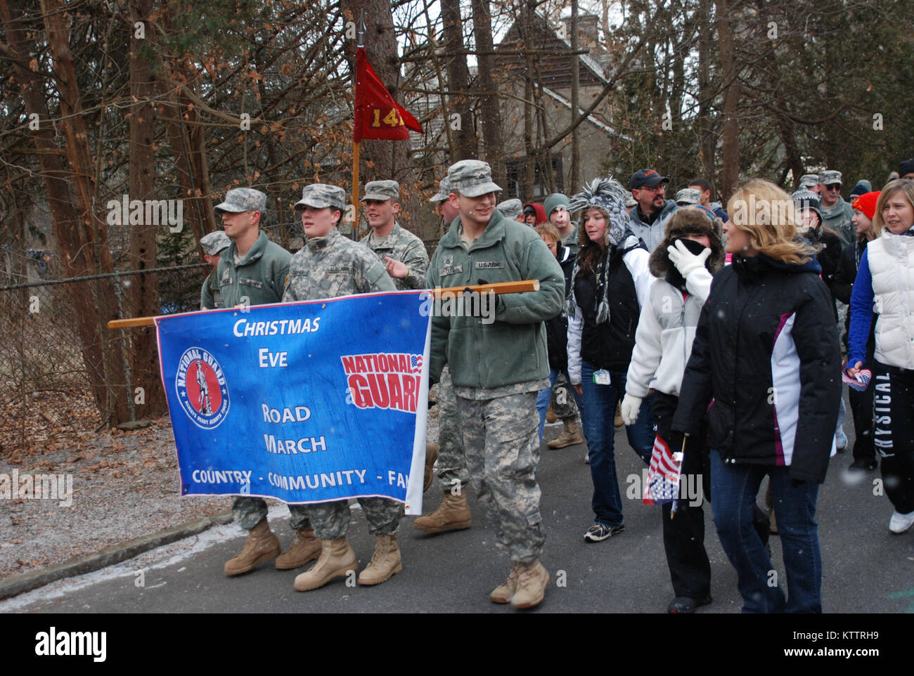 New York Army National Guard Soldiers from the 466th Area Support ...