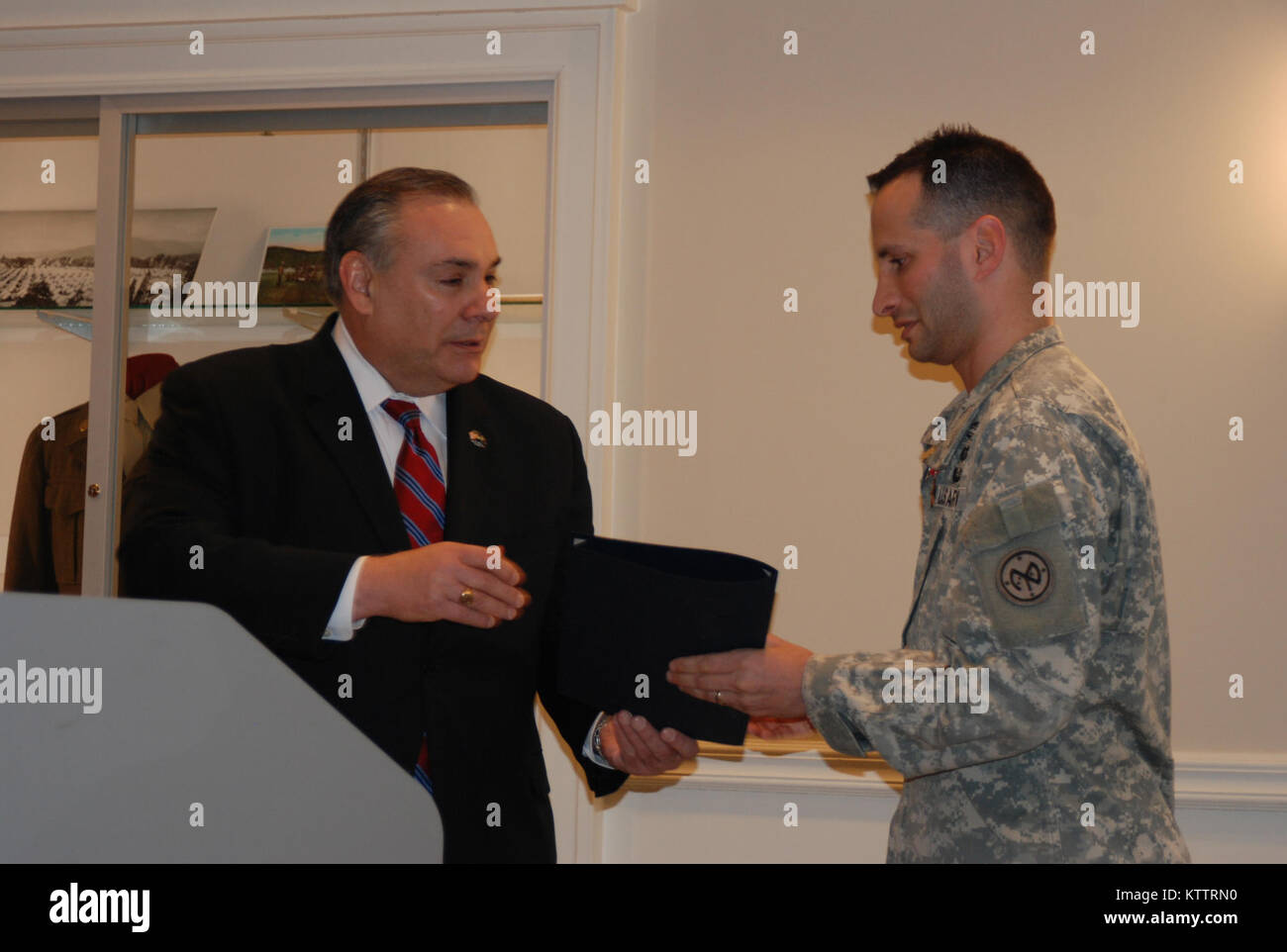 Bronze star medal presentation hi-res stock photography and images - Alamy