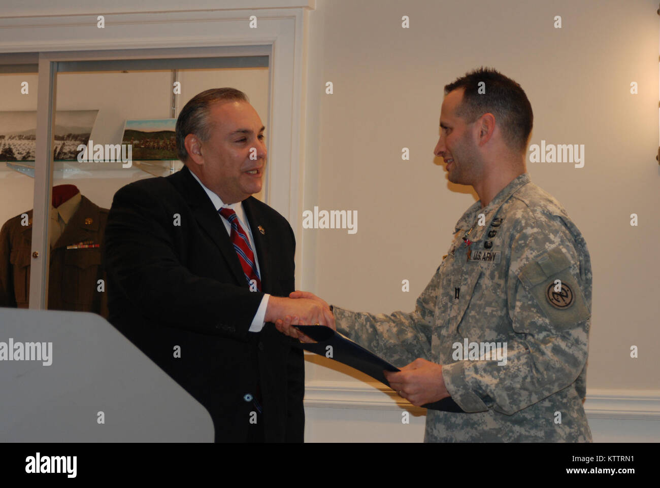 Bronze star medal presentation hi-res stock photography and images - Alamy