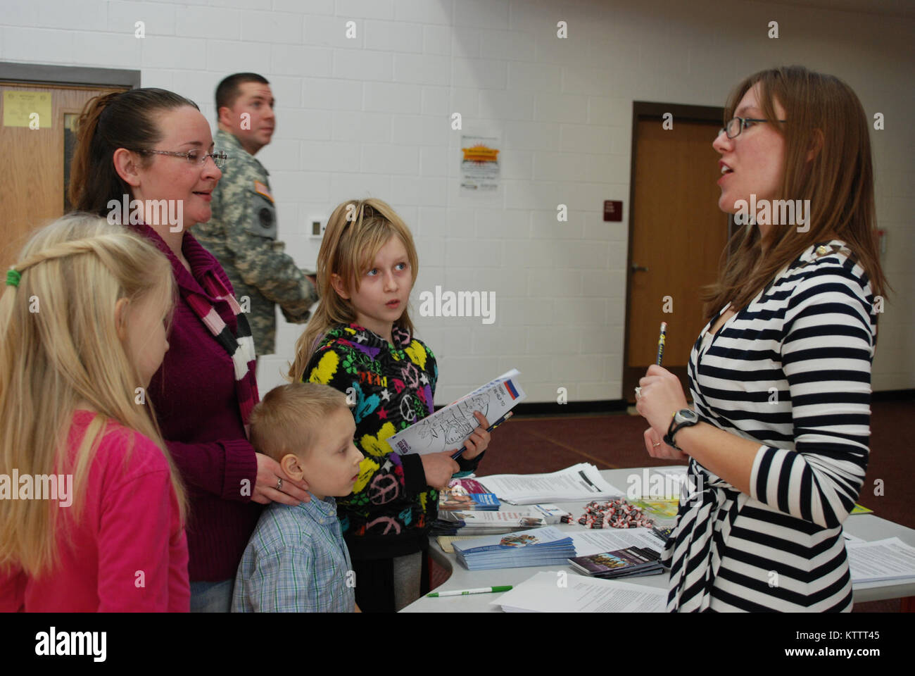 U.S. Army National Guard personnel daily duties and life. Working ...