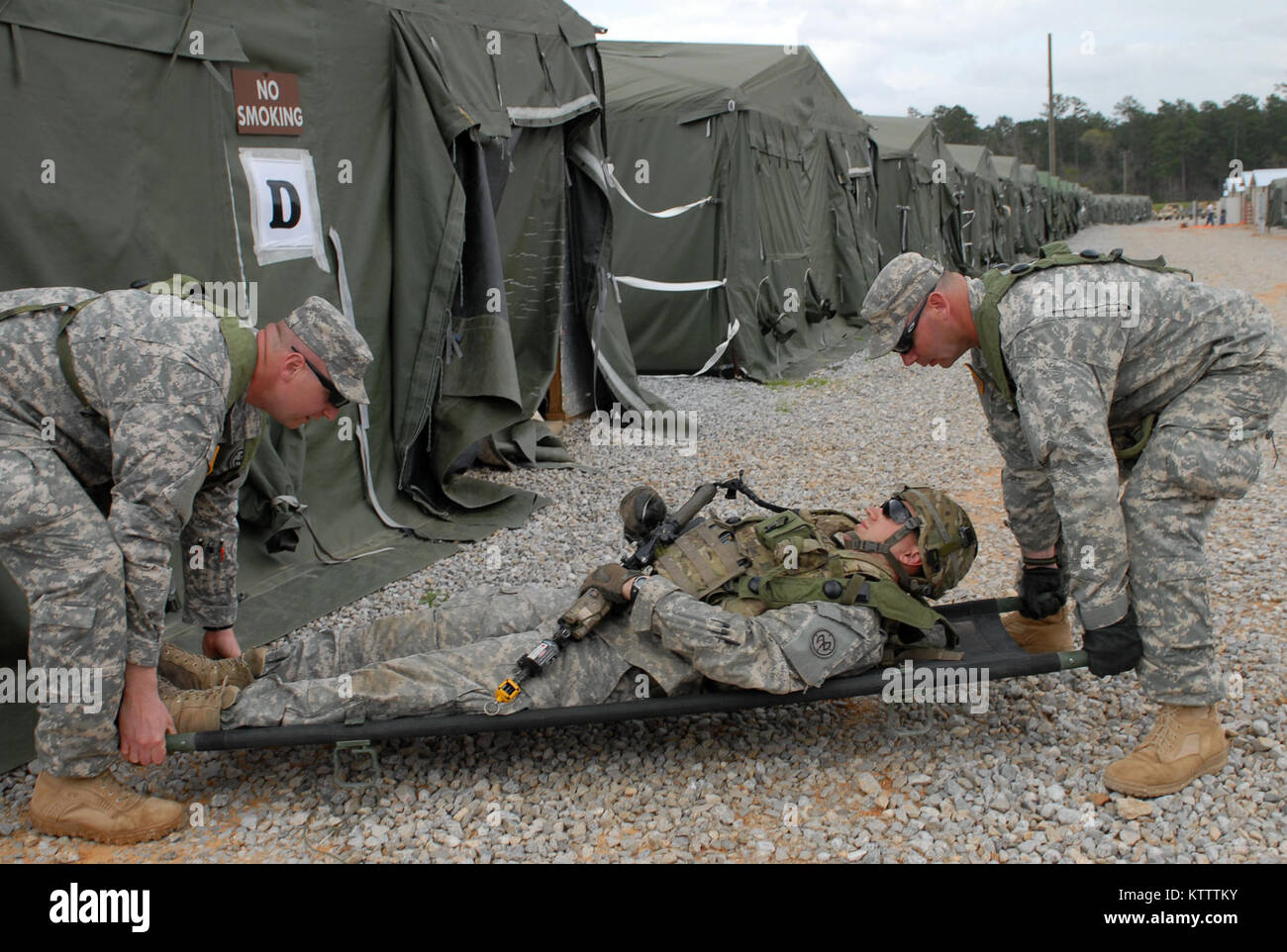 U.S. Army National Guard personnel daily duties and life. Working ...