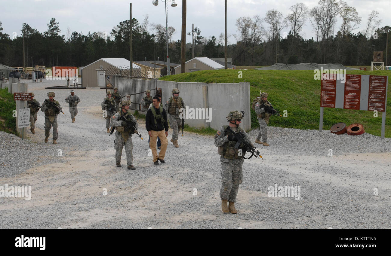 U.S. Army National Guard personnel daily duties and life. Working ...