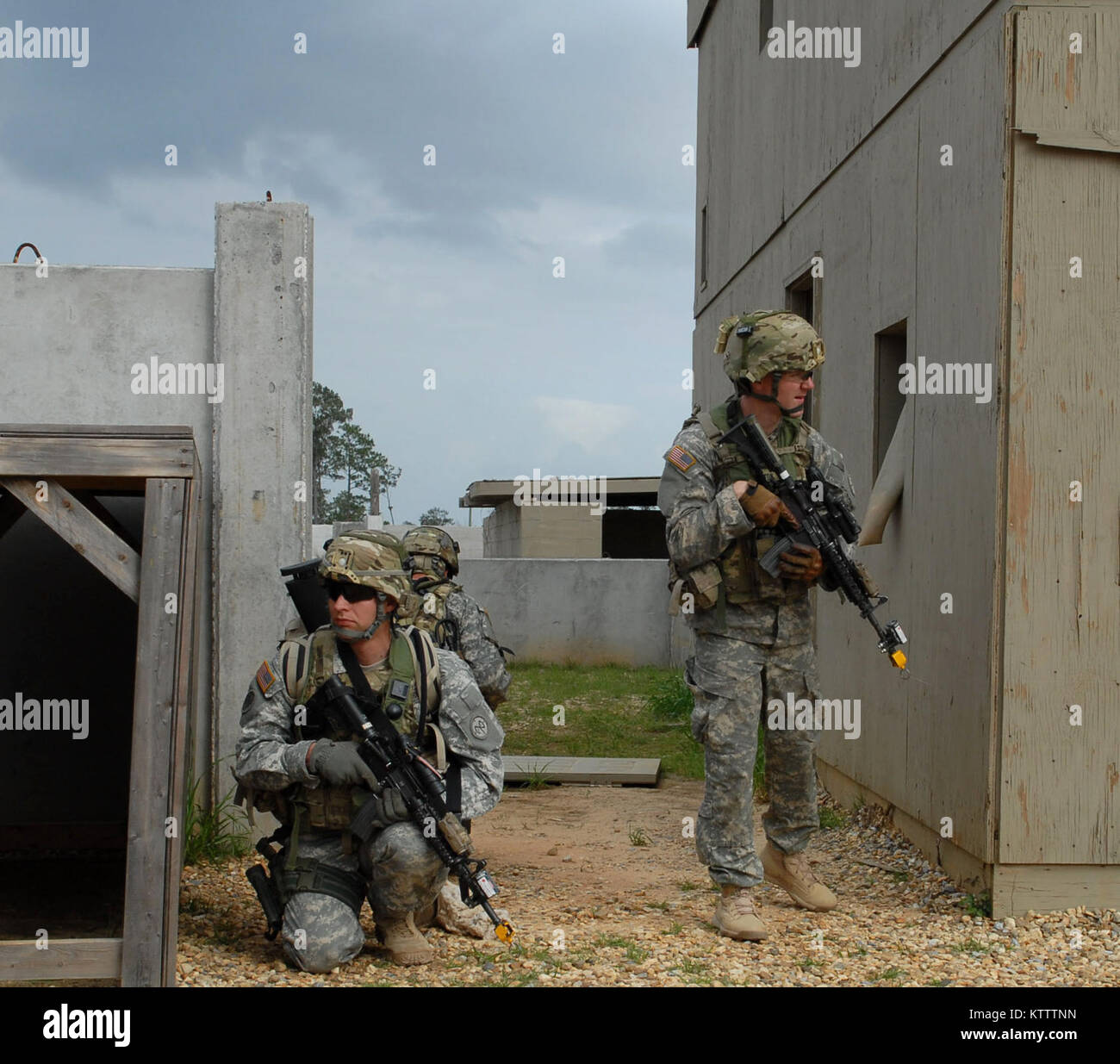 U.S. Army National Guard personnel daily duties and life. Working ...