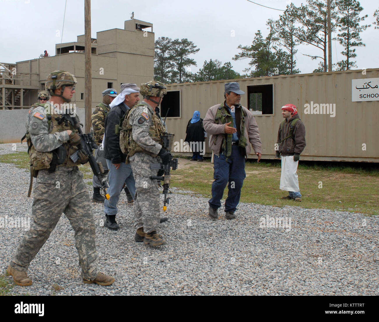 U.S. Army National Guard personnel daily duties and life. Working ...
