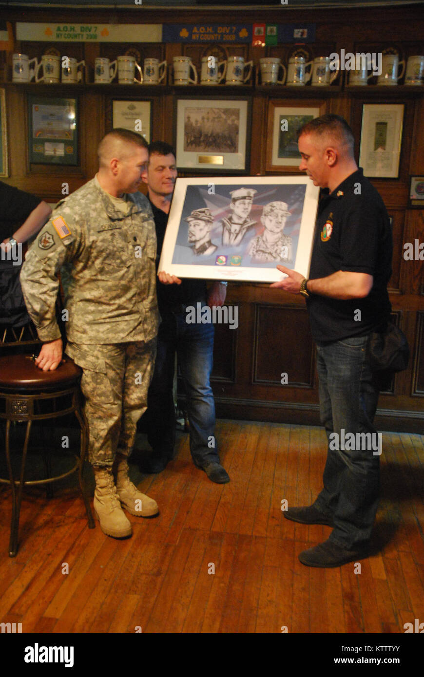 U.S. Army National Guard personnel daily duties and life. Working ...
