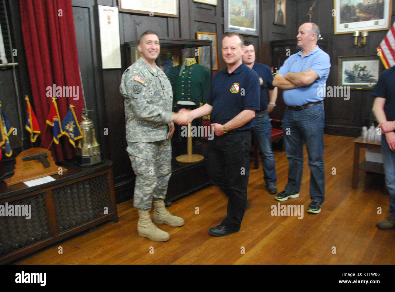 U.S. Army National Guard personnel daily duties and life. Working ...