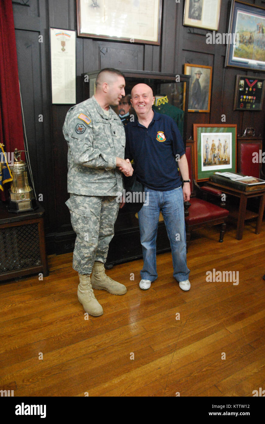 U.S. Army National Guard personnel daily duties and life. Working ...