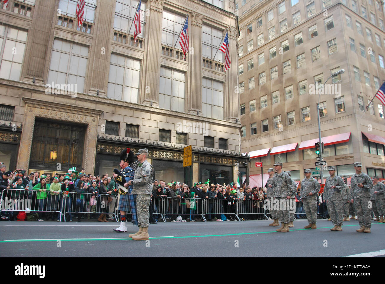 U.S. Army National Guard personnel daily duties and life. Working ...