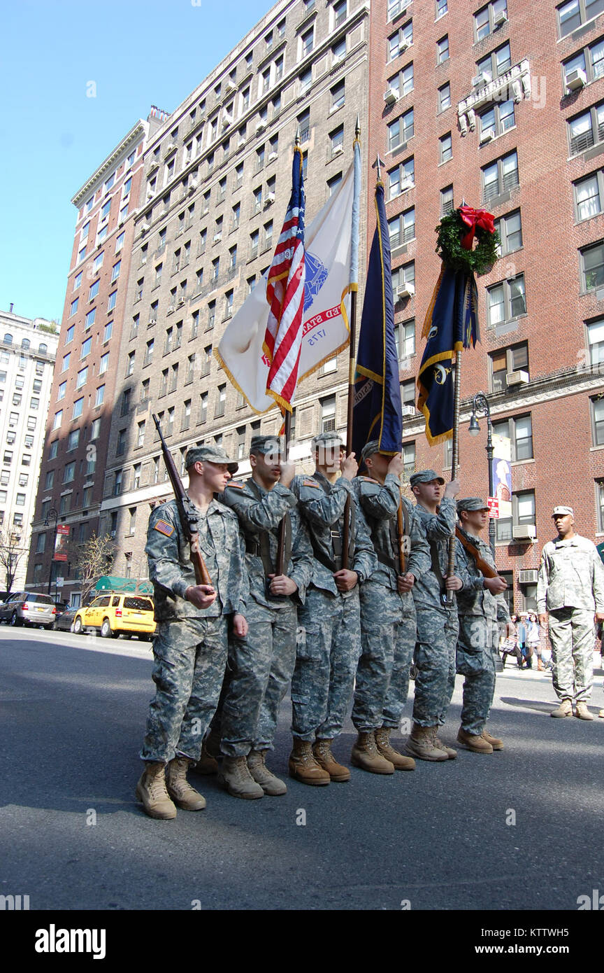 U.S. Army National Guard personnel daily duties and life. Working ...