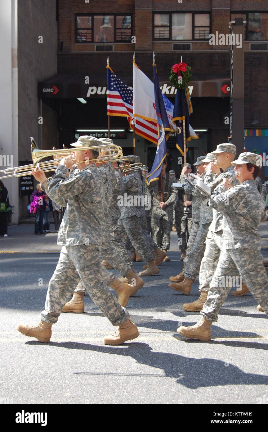 U.S. Army National Guard personnel daily duties and life. Working ...