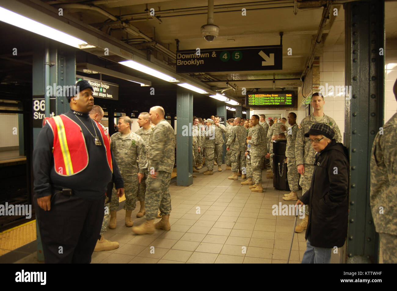 U.S. Army National Guard personnel daily duties and life. Working ...