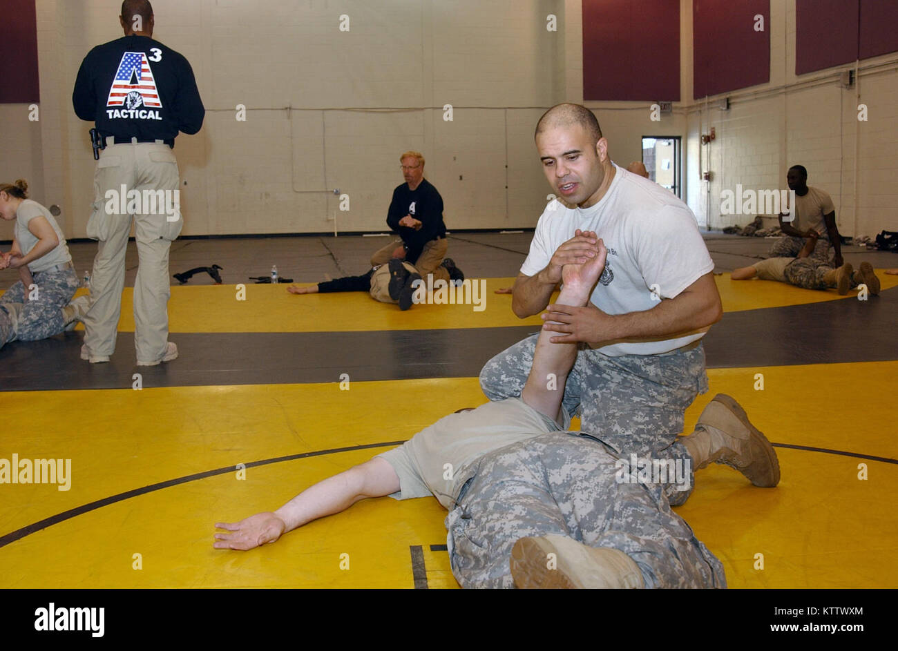 U.S. Army National Guard personnel daily duties and life. Working ...