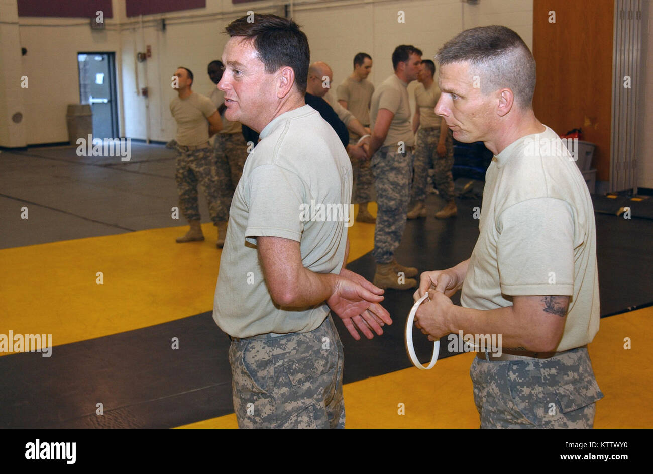 U.S. Army National Guard personnel daily duties and life. Working ...