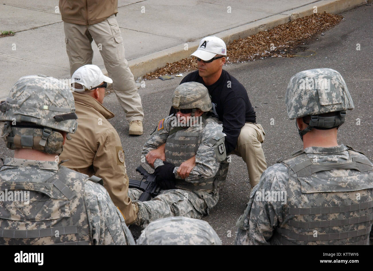 U.S. Army National Guard personnel daily duties and life. Working ...