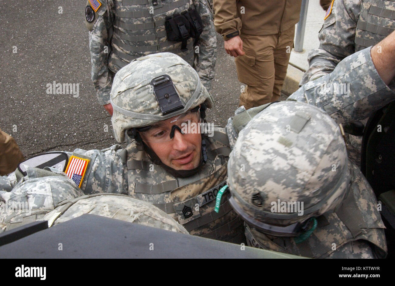 U.S. Army National Guard personnel daily duties and life. Working ...