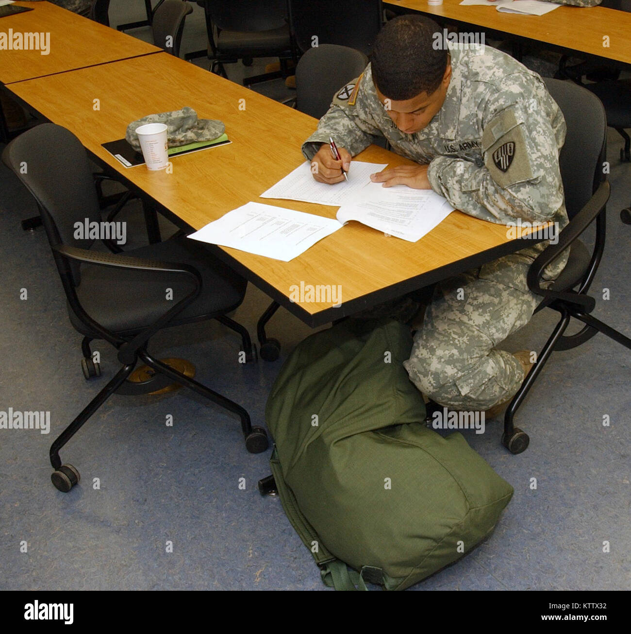 U.S. Army National Guard personnel daily duties and life. Working ...