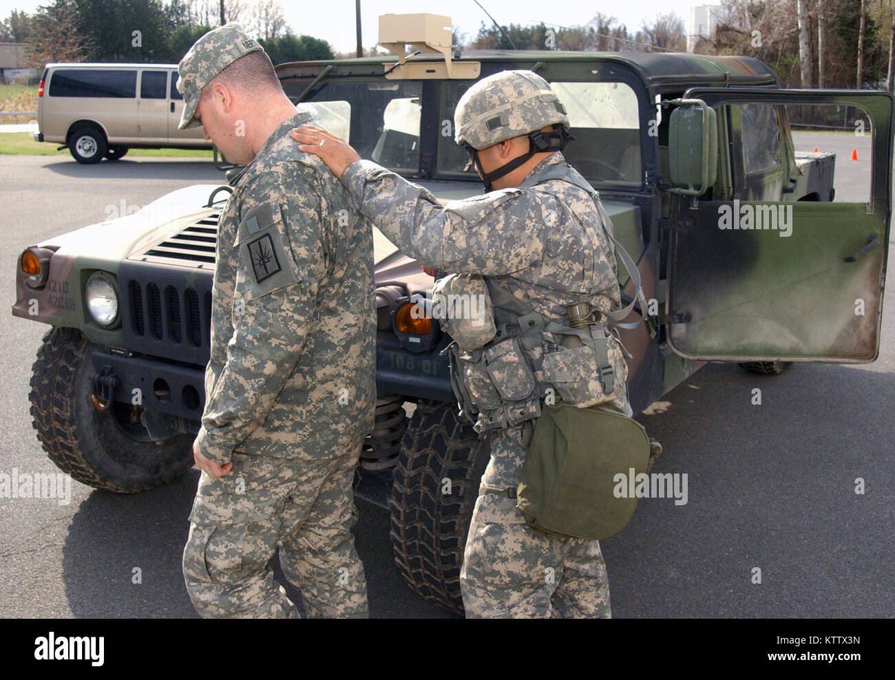 U.S. Army National Guard personnel daily duties and life. Working ...
