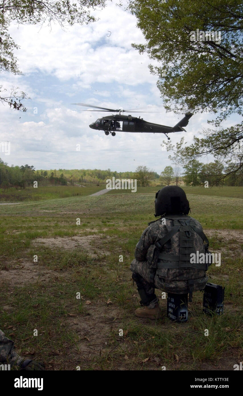 FORT A.P. HILL, Va. -- Aviation Soldiers from 3rd Battalion, 142nd ...
