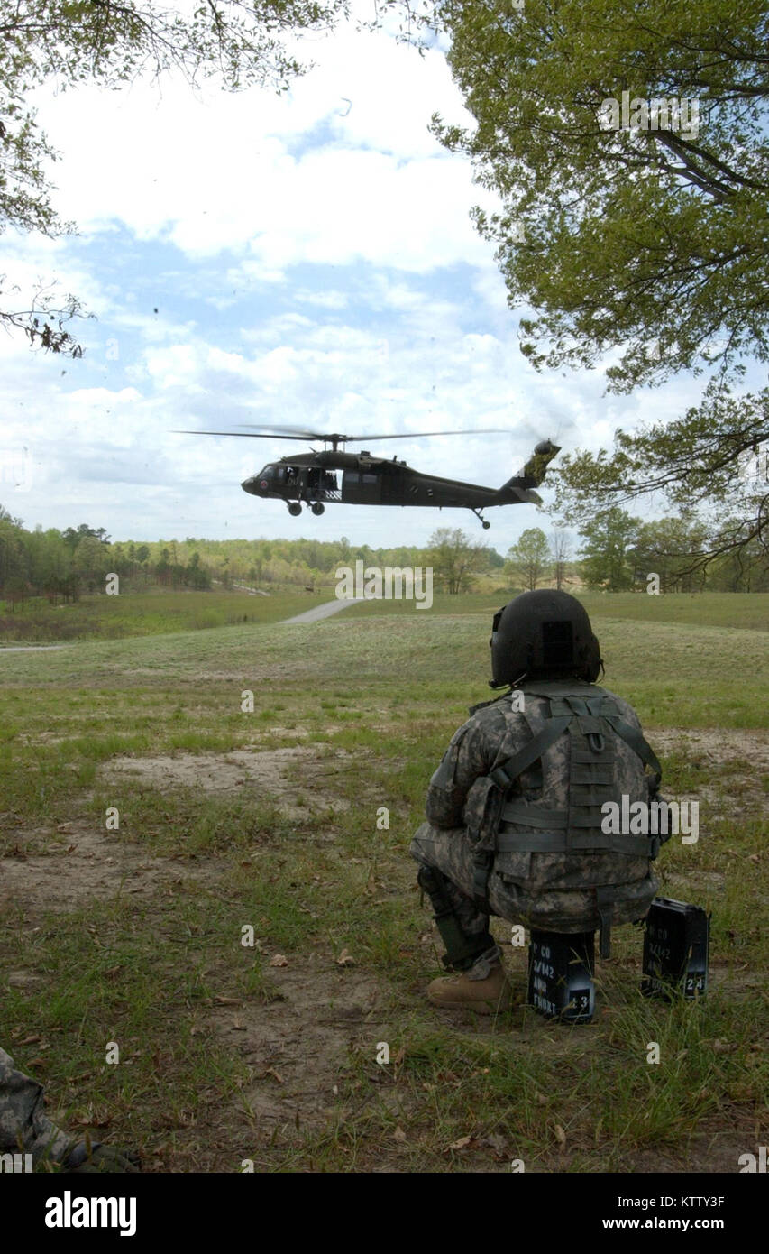 FORT A.P. HILL, Va. -- Aviation Soldiers from 3rd Battalion, 142nd ...
