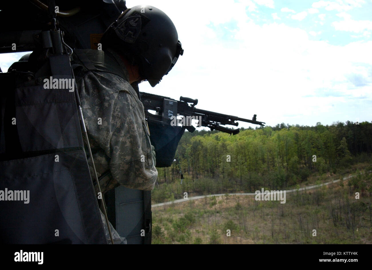 FORT A.P. HILL, Va. -- Aviation Soldiers from 3rd Battalion, 142nd ...