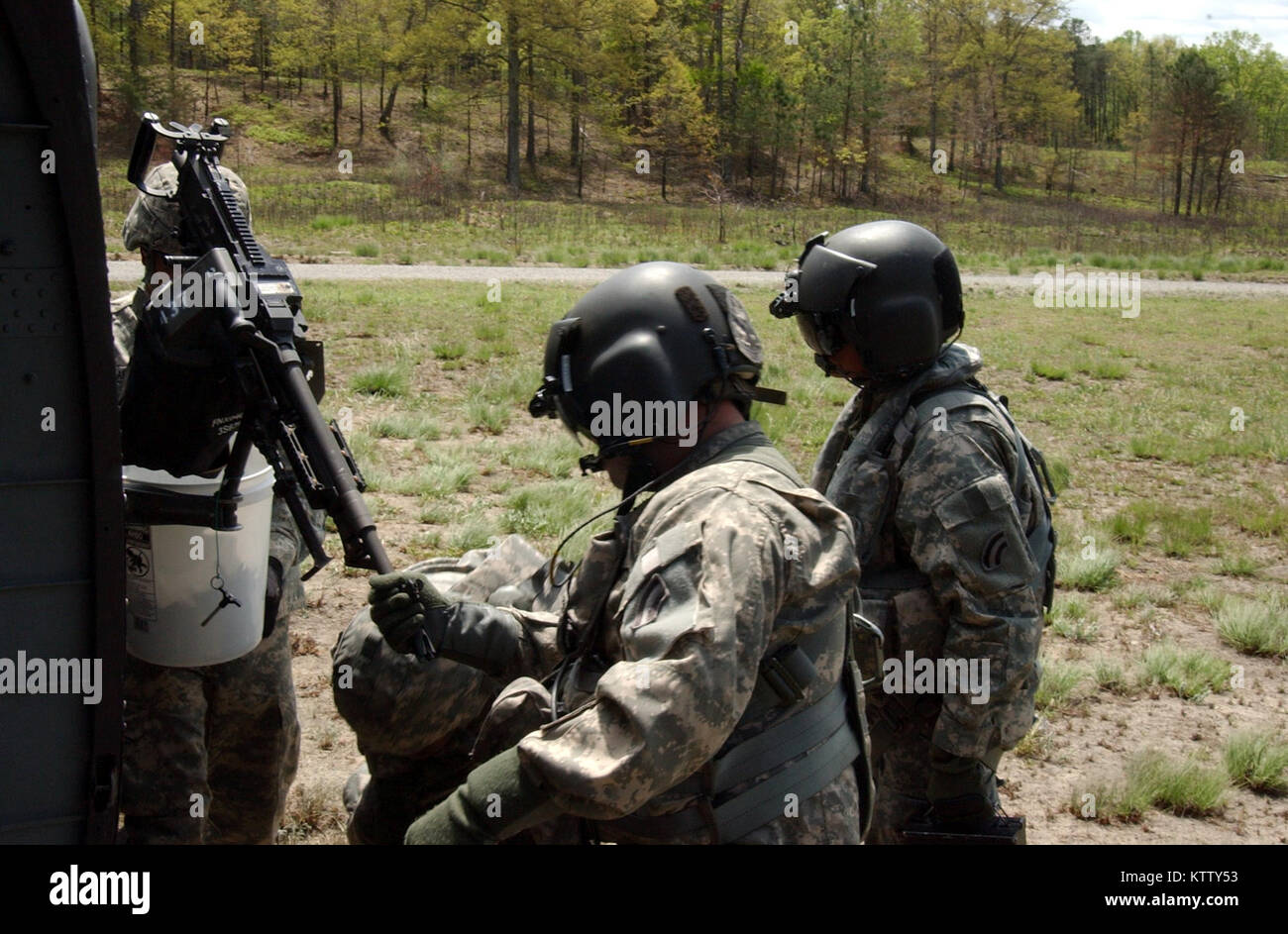FORT A.P. HILL, Va. -- Aviation Soldiers from 3rd Battalion, 142nd ...