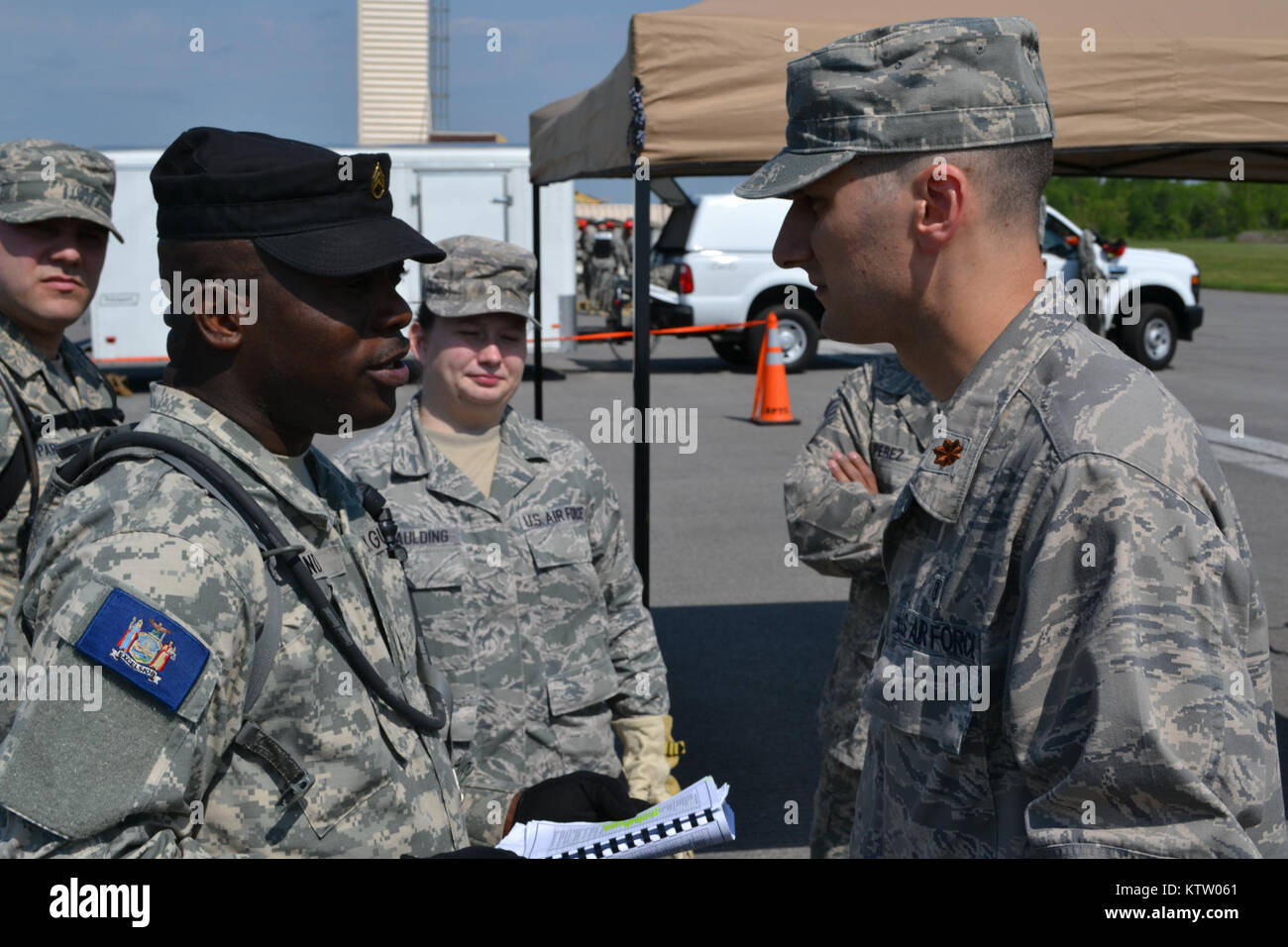 U.S. Army National Guard personnel daily duties and life. Working ...