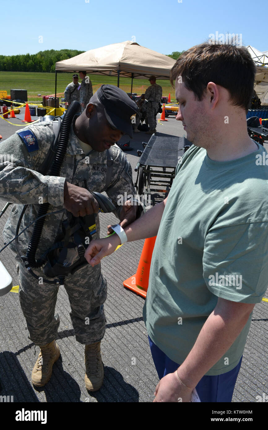 U.S. Army National Guard personnel daily duties and life. Working ...
