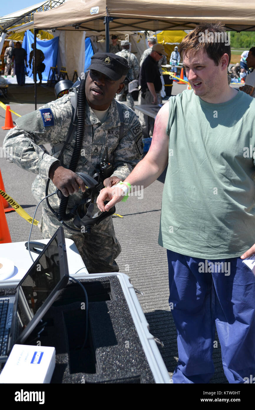 U.S. Army National Guard personnel daily duties and life. Working ...