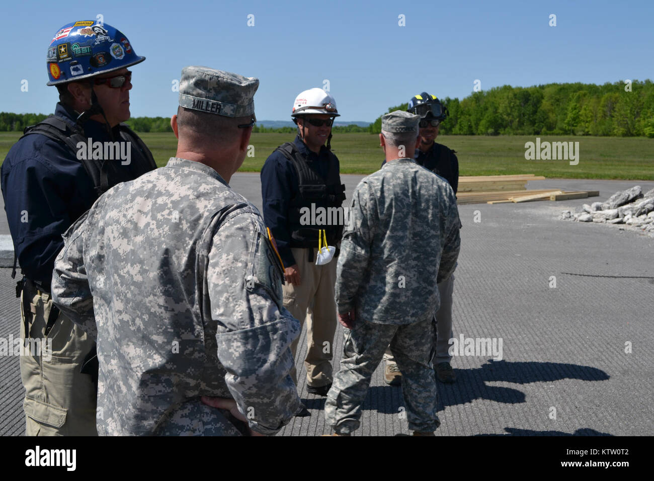U.S. Army National Guard personnel daily duties and life. Working ...