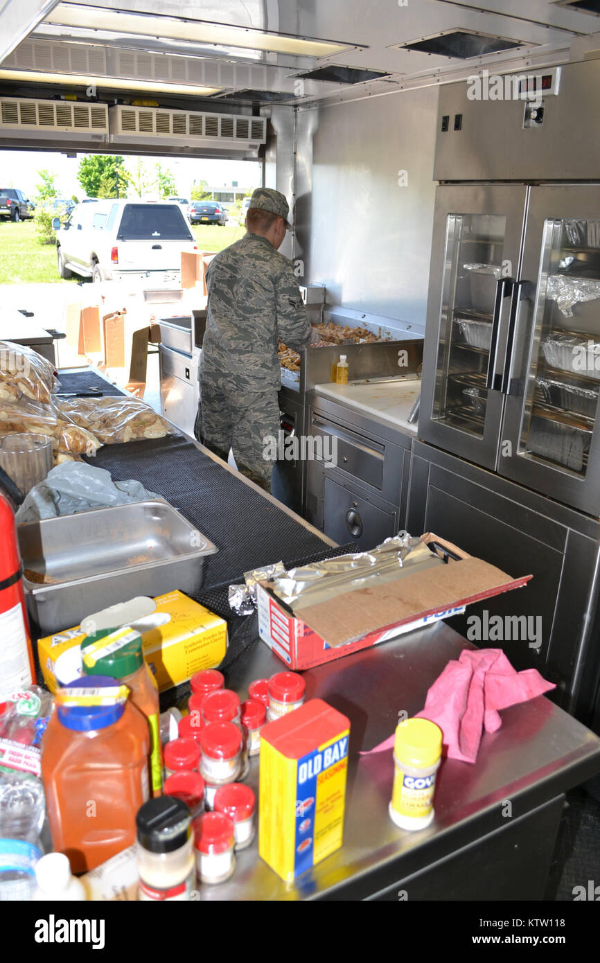 U.S. Army National Guard personnel daily duties and life. Working ...