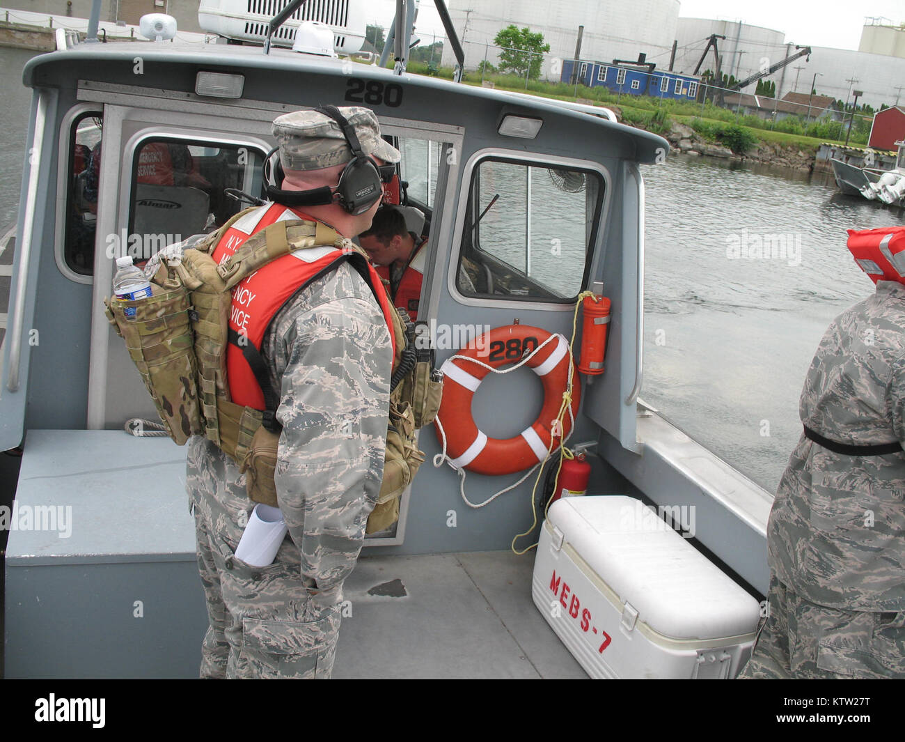 Joint terminal attack controllers hi-res stock photography and images ...