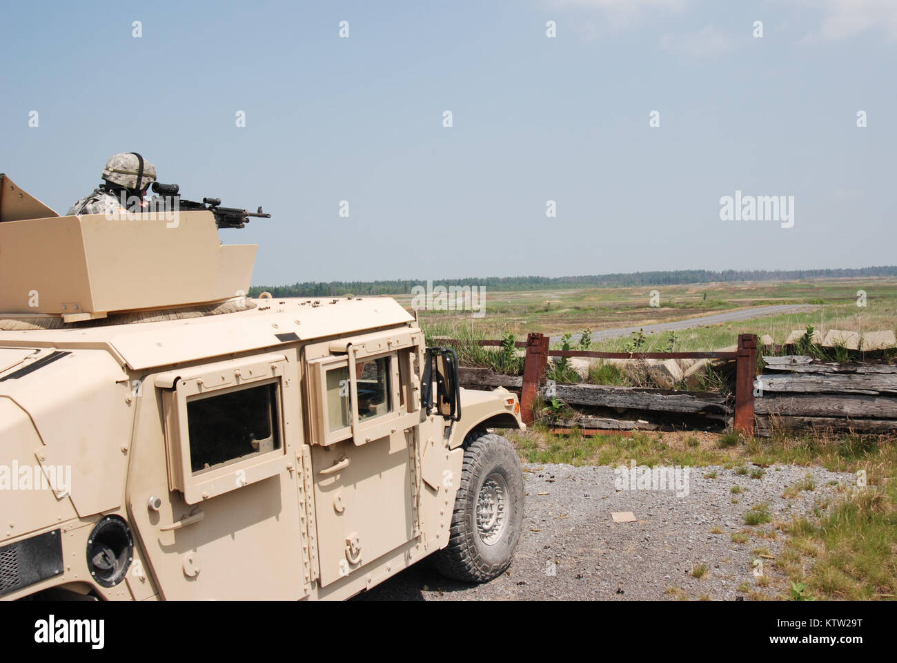 PFC Jason Martindale, A Troop, 2/101st Cav. qualifys with a Humvee ...
