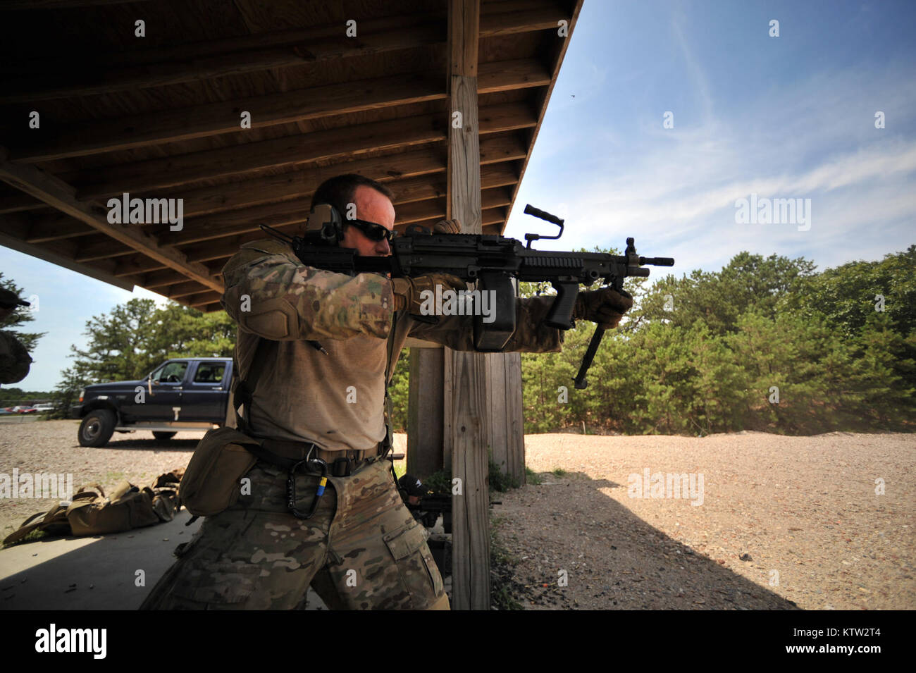 WESTHAMPTON BEACH, NY - Pararescue Jumpers and Combat Rescue Officers ...