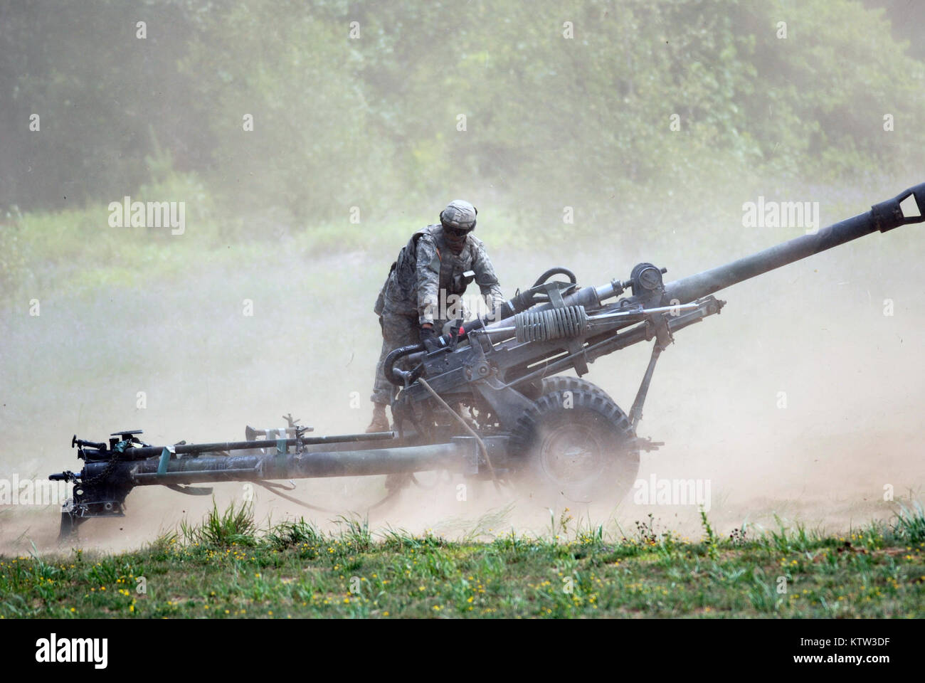 Soldiers of Battery B, 1st Battalion, 258th Field Artillery wait for ...