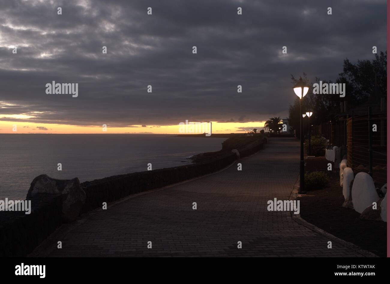 walkway road with sea side Stock Photo - Alamy