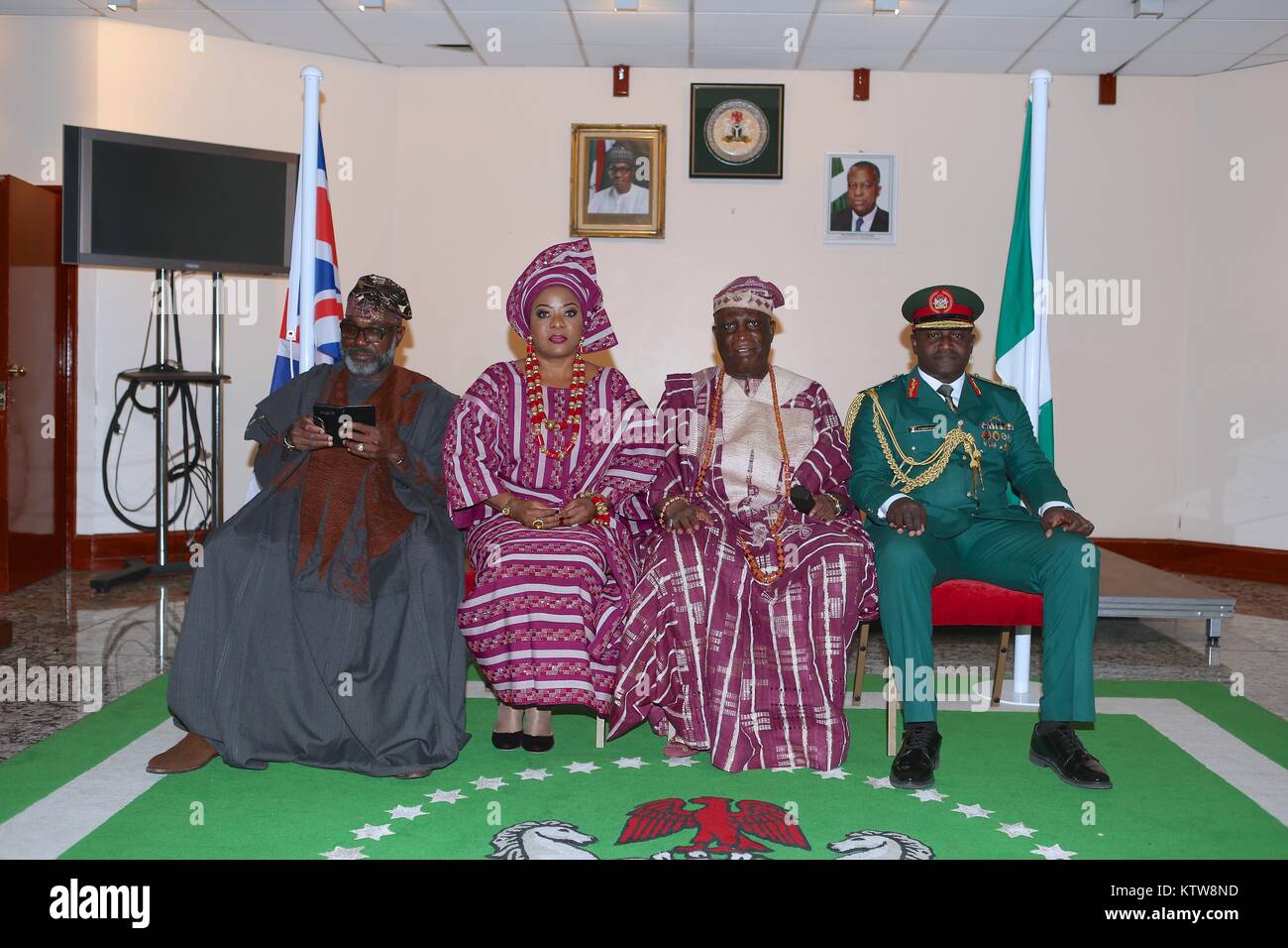 Nigerian High Commissioner presents his credentials to the Queen in ...