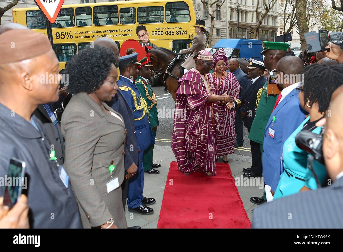 Nigerian High Commissioner presents his credentials to the Queen in ...