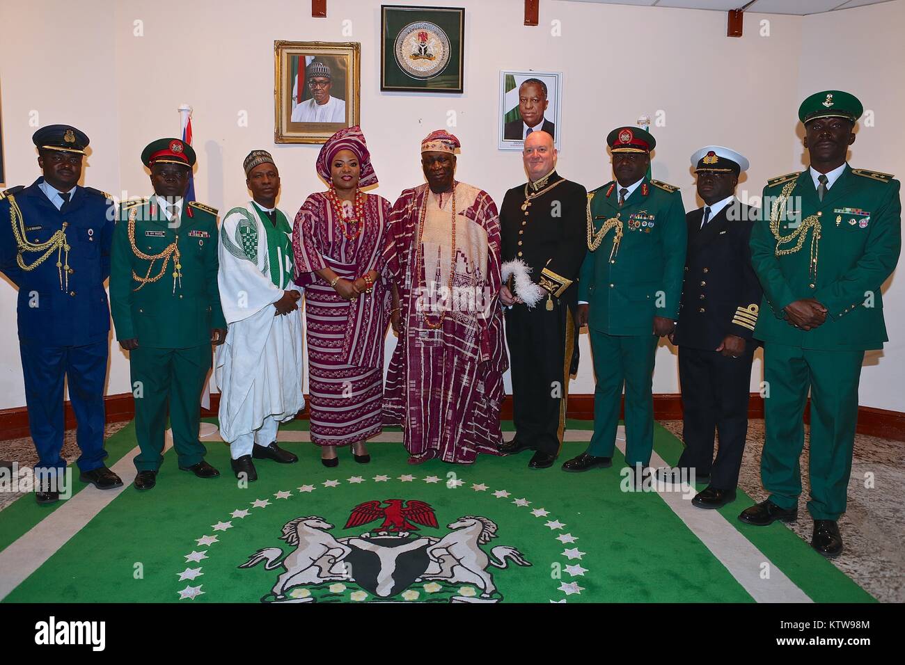 Nigerian High Commissioner presents his credentials to the Queen in ...