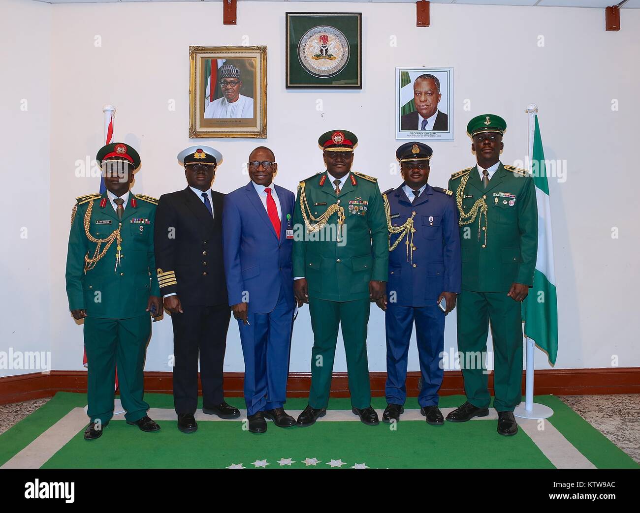 Nigerian High Commissioner presents his credentials to the Queen in ...