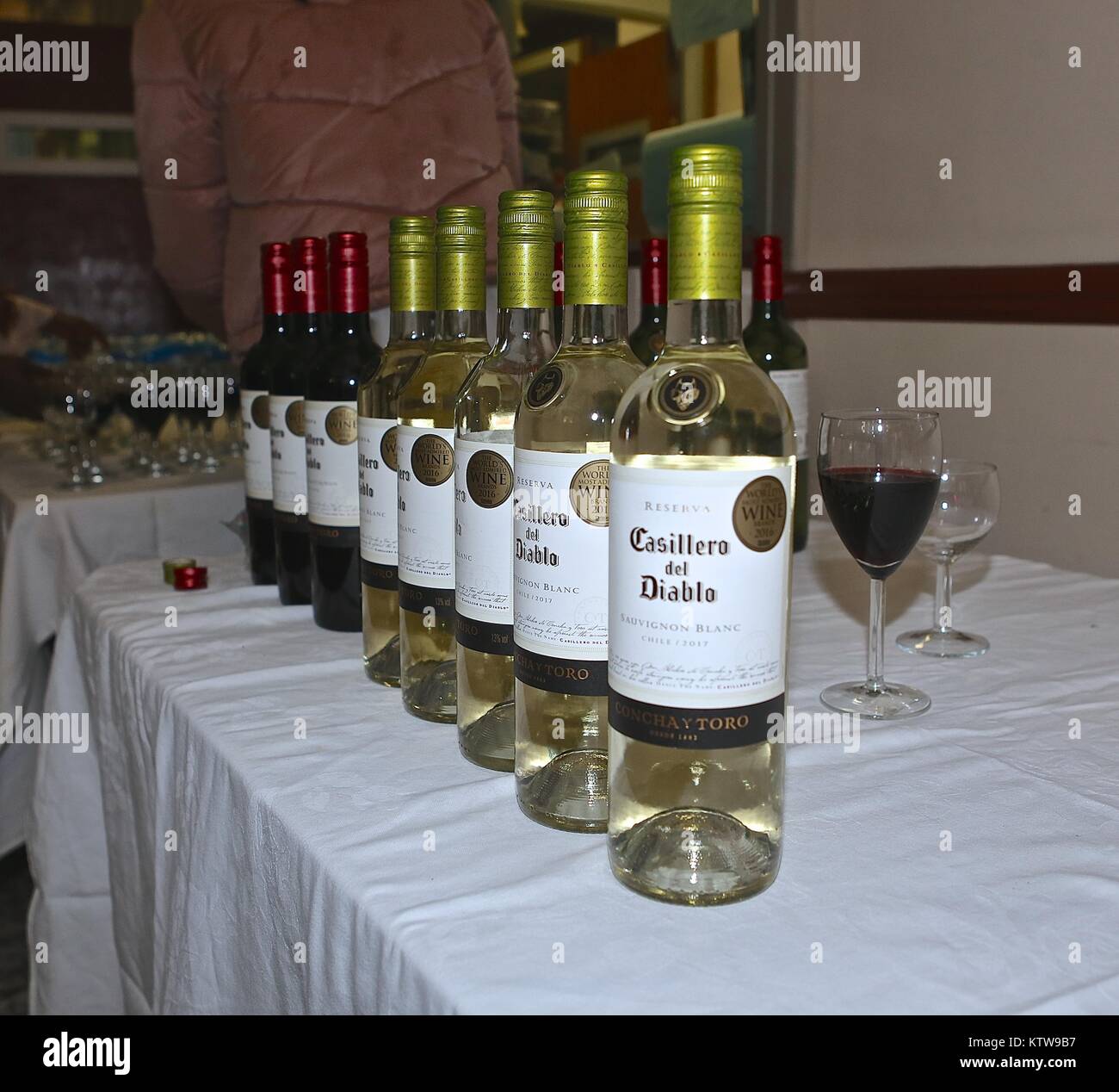 Nigerian High Commissioner presents his credentials to the Queen in ...