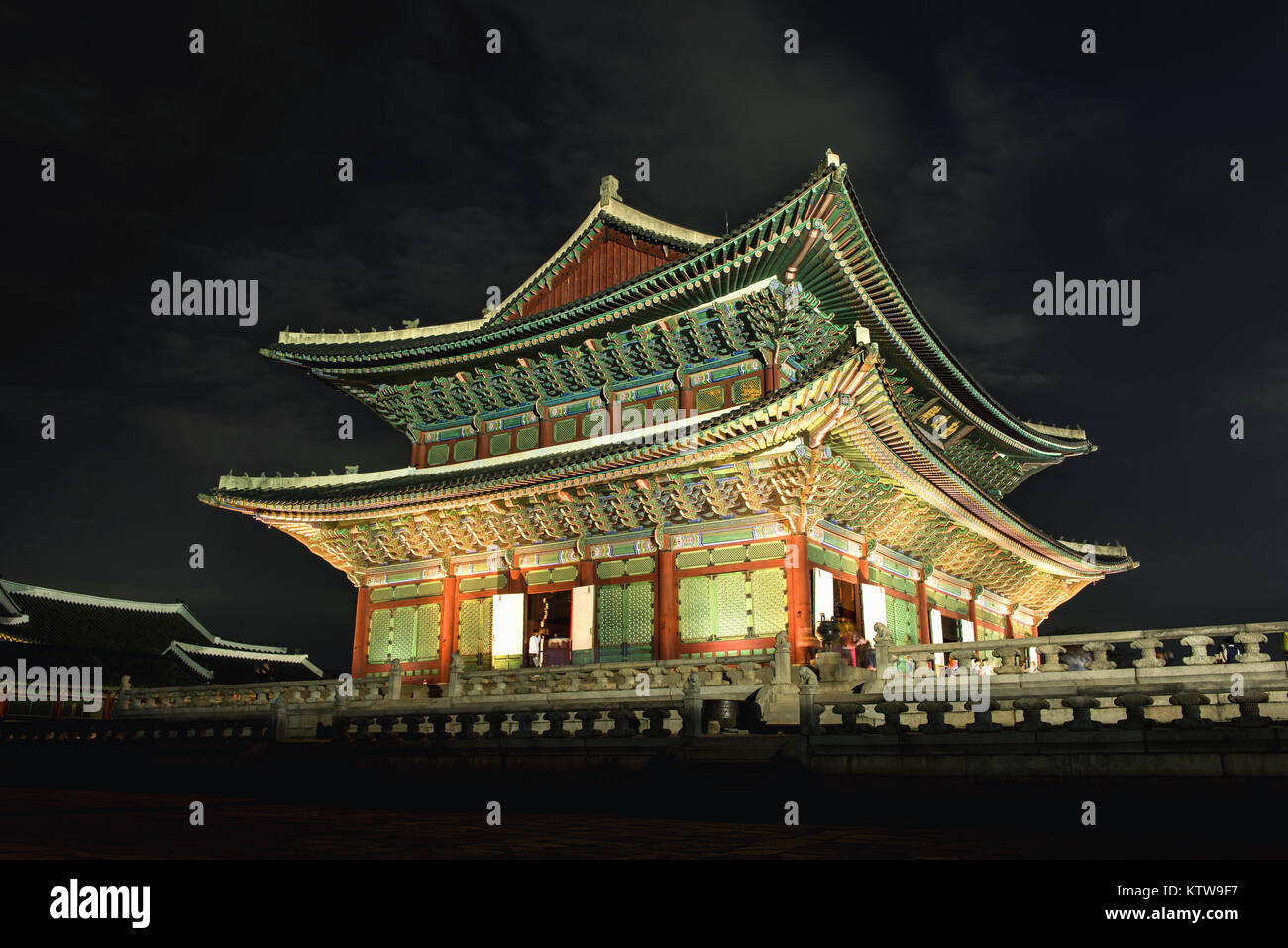 Seoul, South Korea - September 29, 2016 : Gyeongbokgung Gyeonghoeru in ...