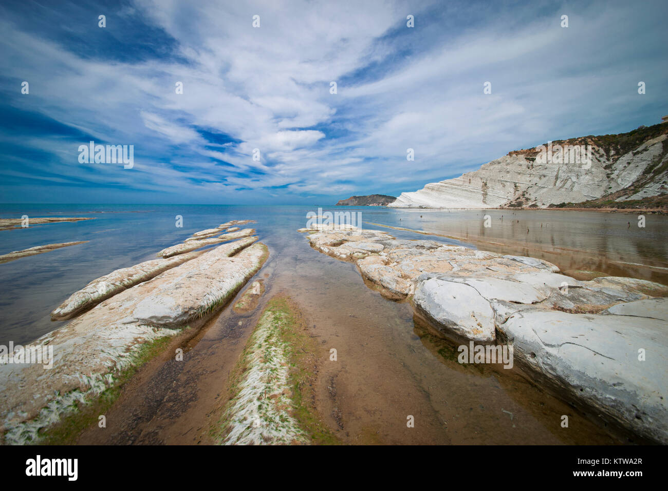 The wonderful Scala Dei Turchi Beach in Realmonte, Agrigento in Sicily ...