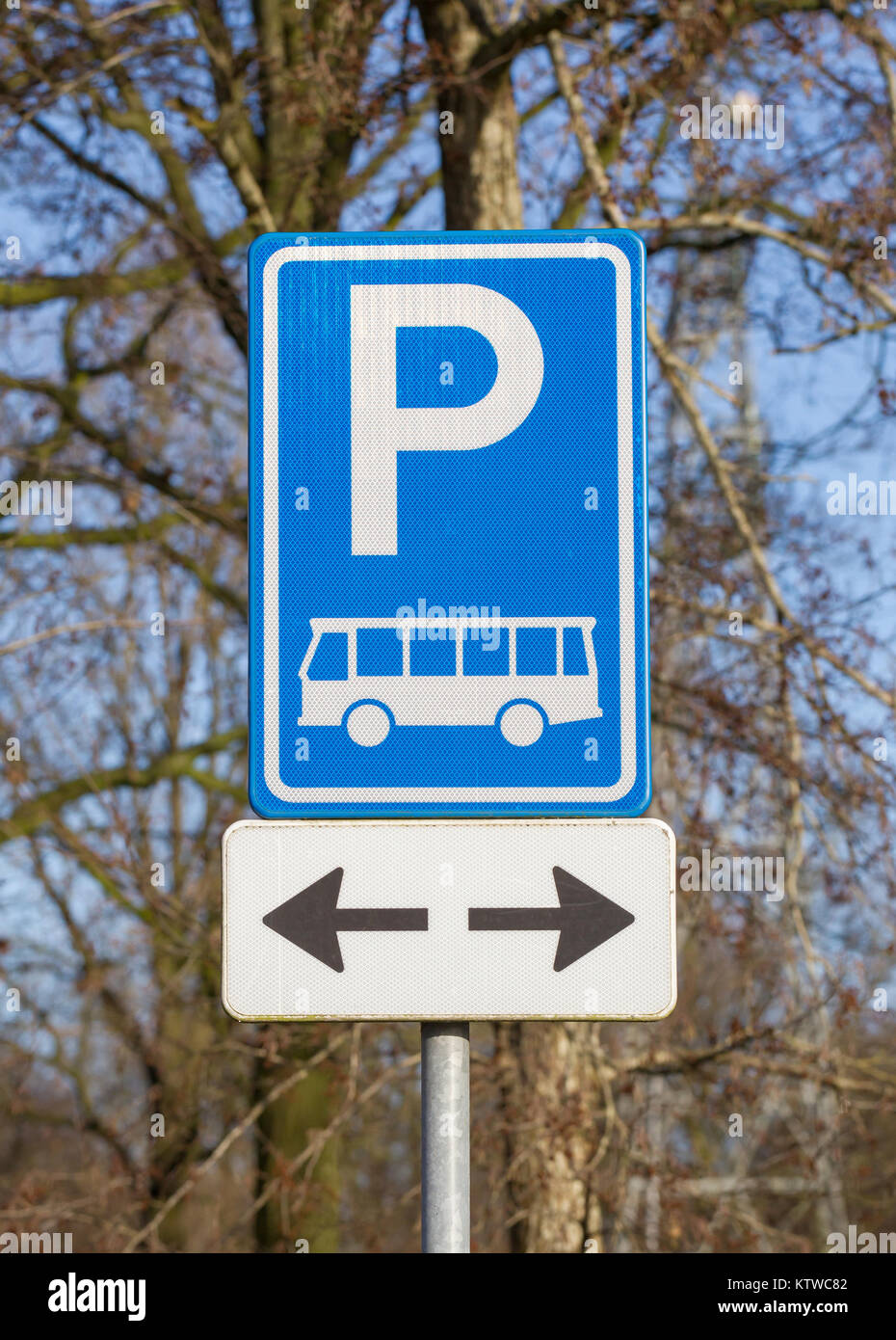 Coach parking sign hi-res stock photography and images - Alamy