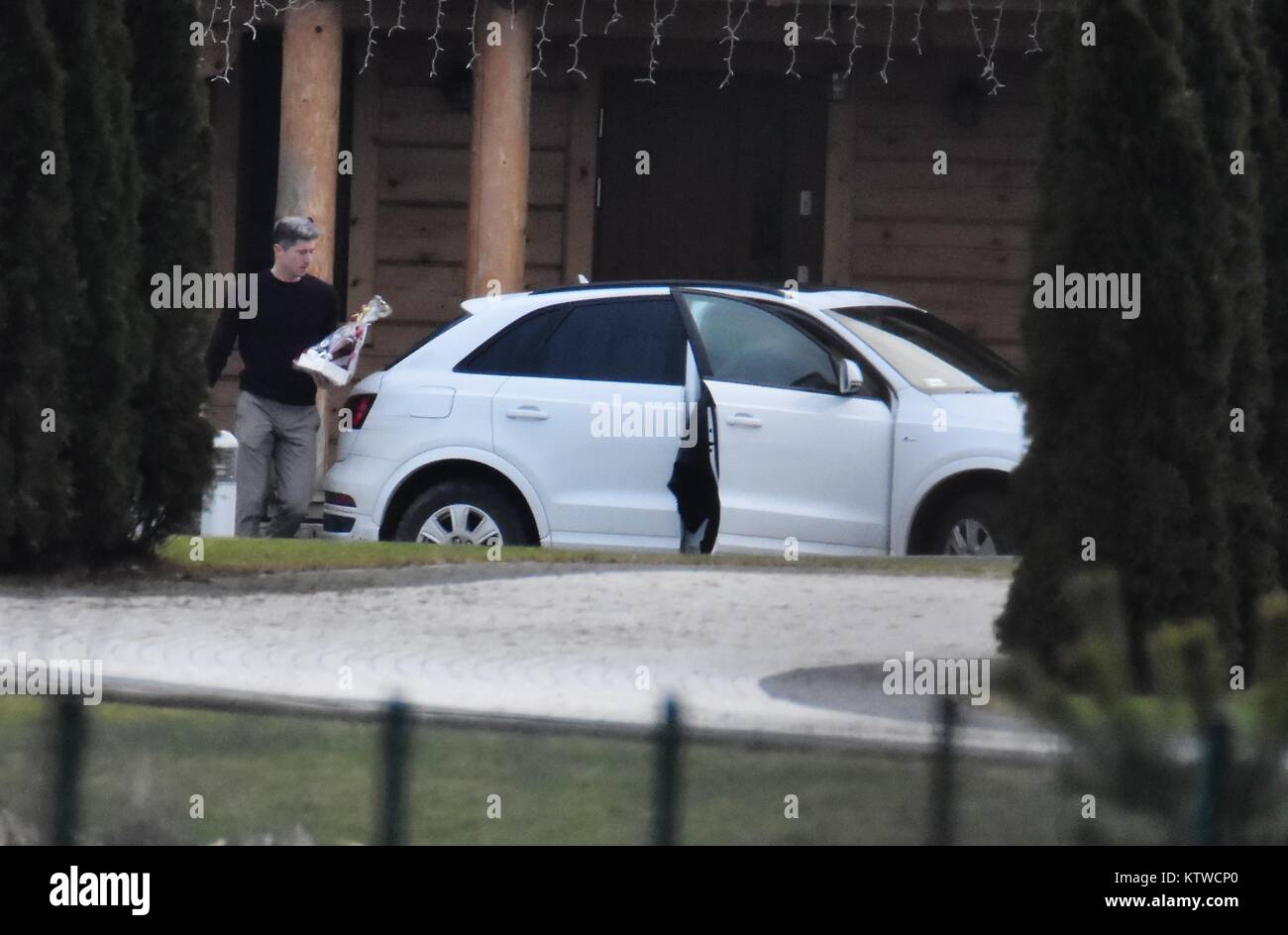 Robert Lewandowski spends his Xmas with his family at the cottage house ...