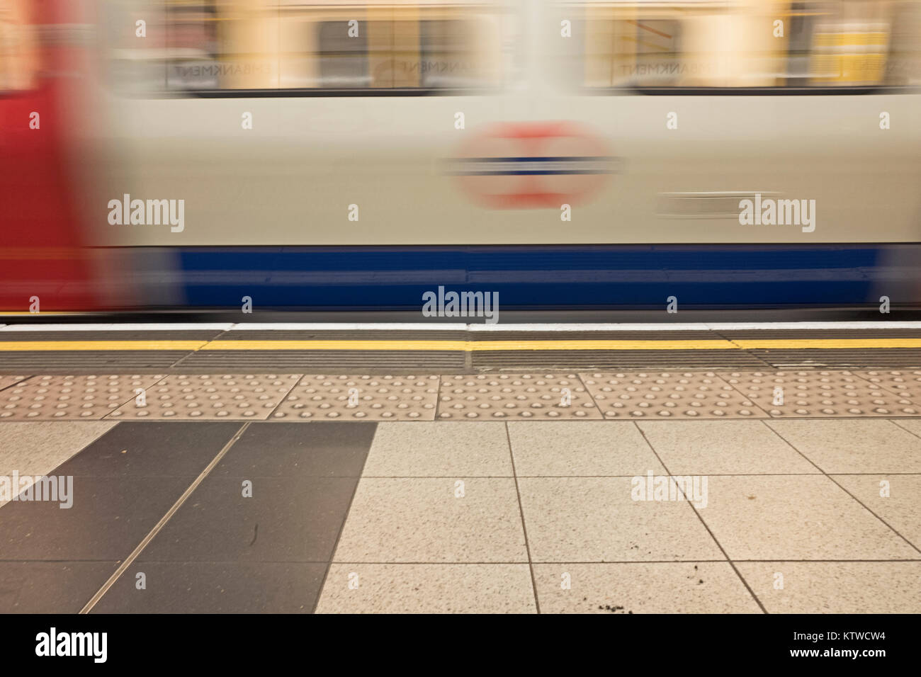 Commuter underground train hi-res stock photography and images - Alamy