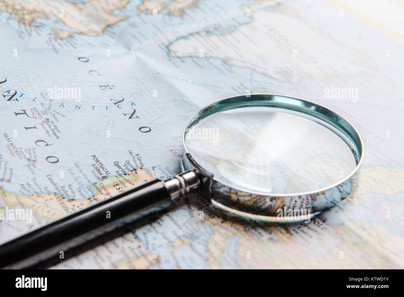 Magnifier map hi-res stock photography and images - Alamy