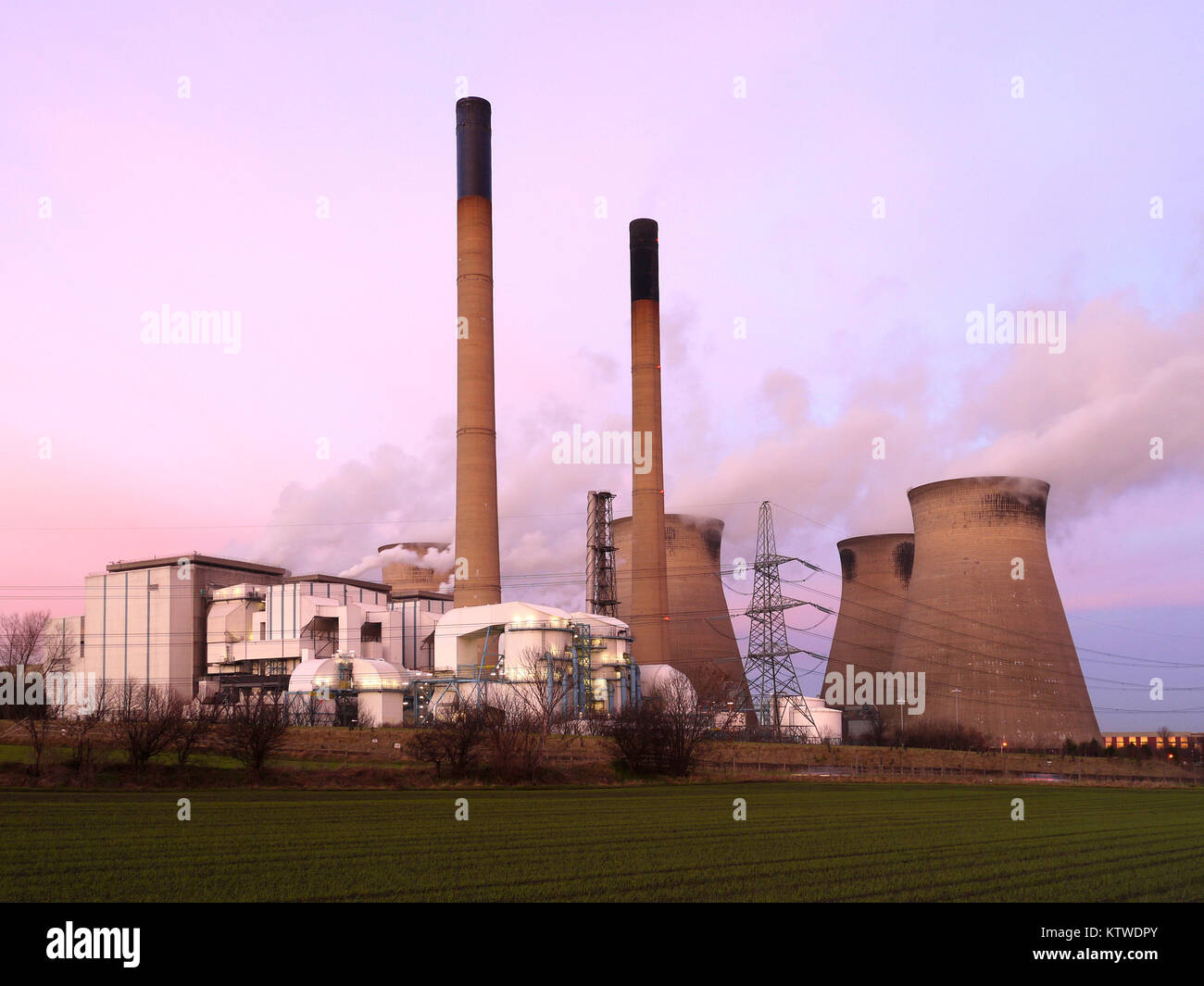 Ferrybridge coal fired Power Station,Yorkshire, England, UK Stock Photo ...