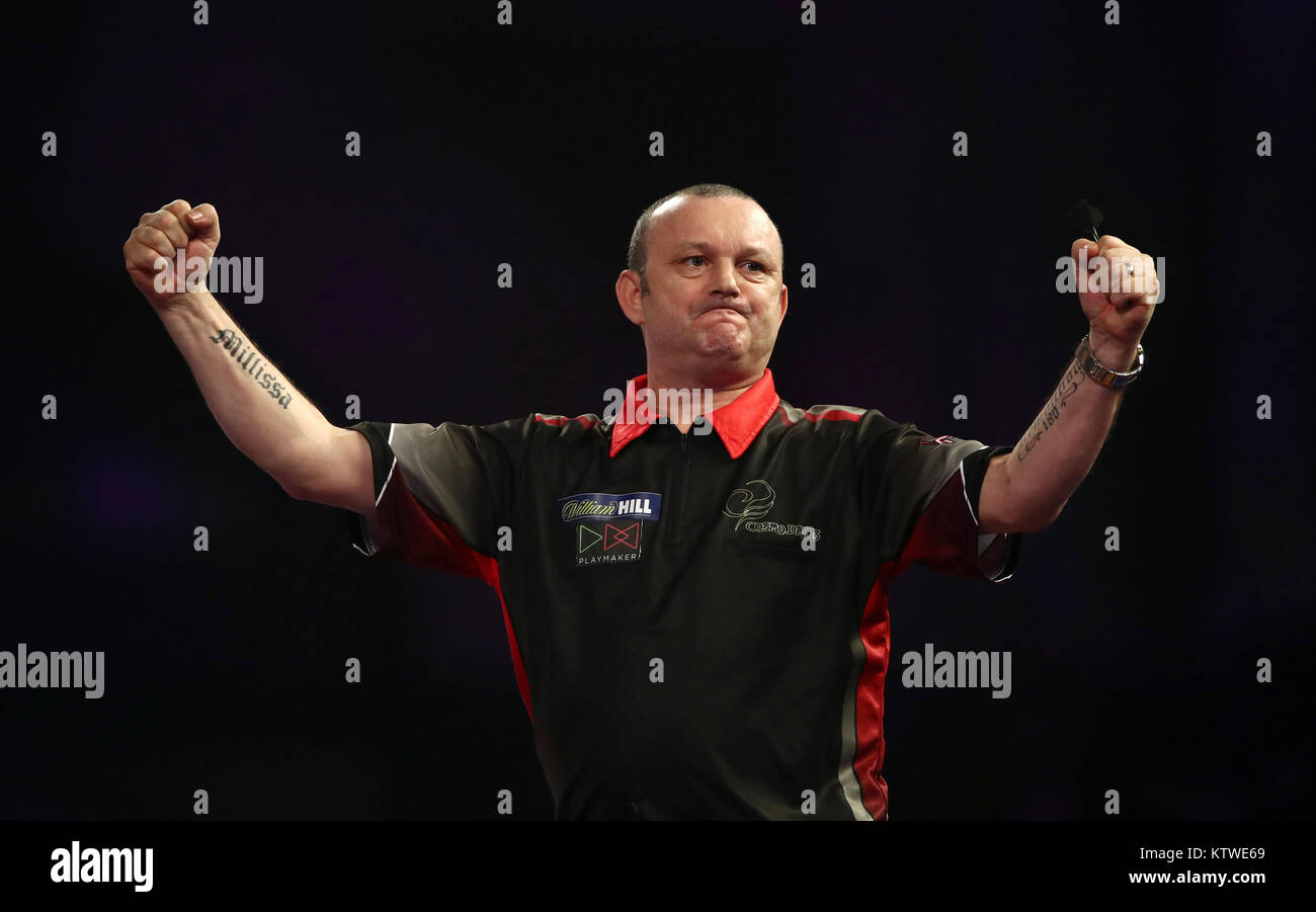 Darren Webster celebrates defeating Simon Whitlock during day eleven of ...